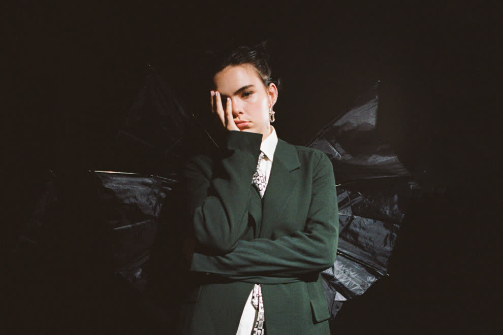 BENEE Shares Stunning Gotye Cover For 10th Anniversary Of 'Somebody ...