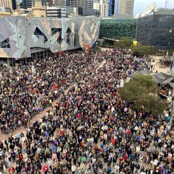 Melbourne Breaks Record With 10,000 People Playing 10,000 Kazoos ...